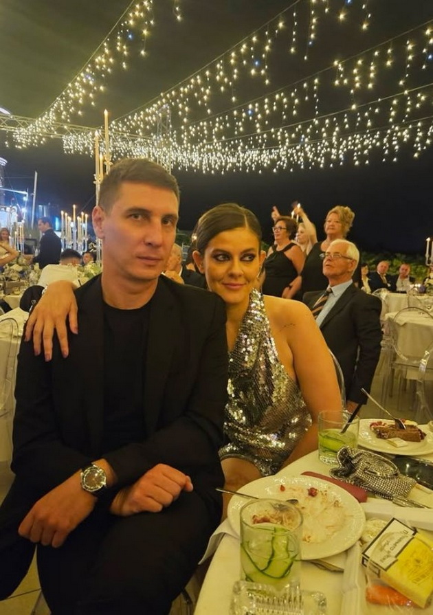 Атанас Атанасовски со сопругата и двете деца во камп во Грција - готват ...